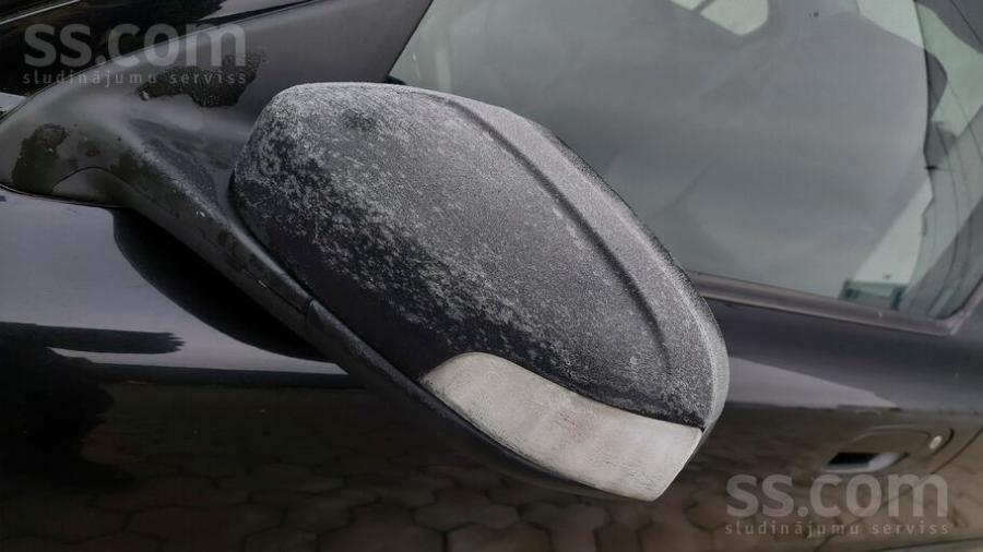 Black Volvo S60 2009 in Riga, with an engine capacity of 2.40 L and mileage of 300 thousand km for 3450 €, photo 32 on AUTOMOTO.COM.LV