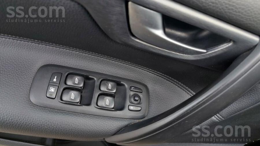 Black Volvo S60 2009 in Riga, with an engine capacity of 2.40 L and mileage of 300 thousand km for 3450 €, photo 34 on AUTOMOTO.COM.LV