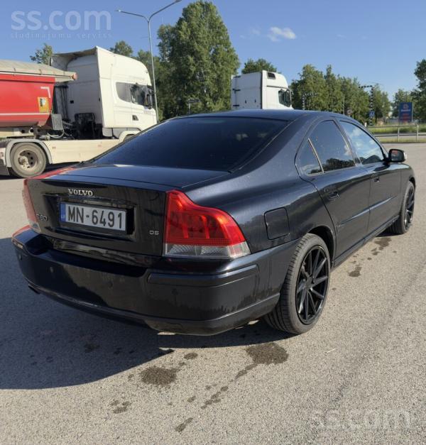 Melns Volvo S60 2009 Aizkraukle, ar dzinēja tilpumu 2.40 L un nobraukumu 292 tūkst. km par 2100 €, foto 5 vietnē AUTOMOTO.COM.LV