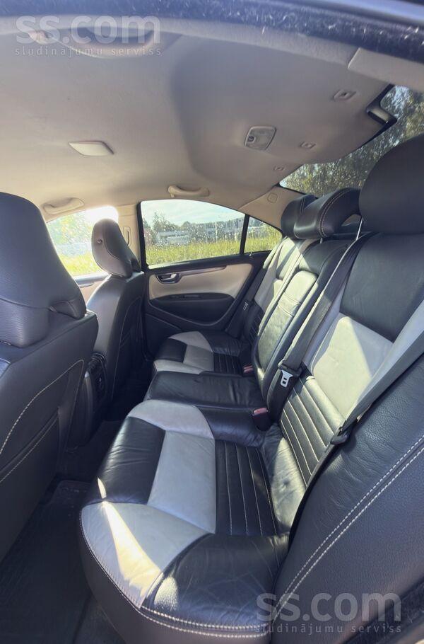 Melns Volvo S60 2009 Aizkraukle, ar dzinēja tilpumu 2.40 L un nobraukumu 292 tūkst. km par 2100 €, foto 9 vietnē AUTOMOTO.COM.LV
