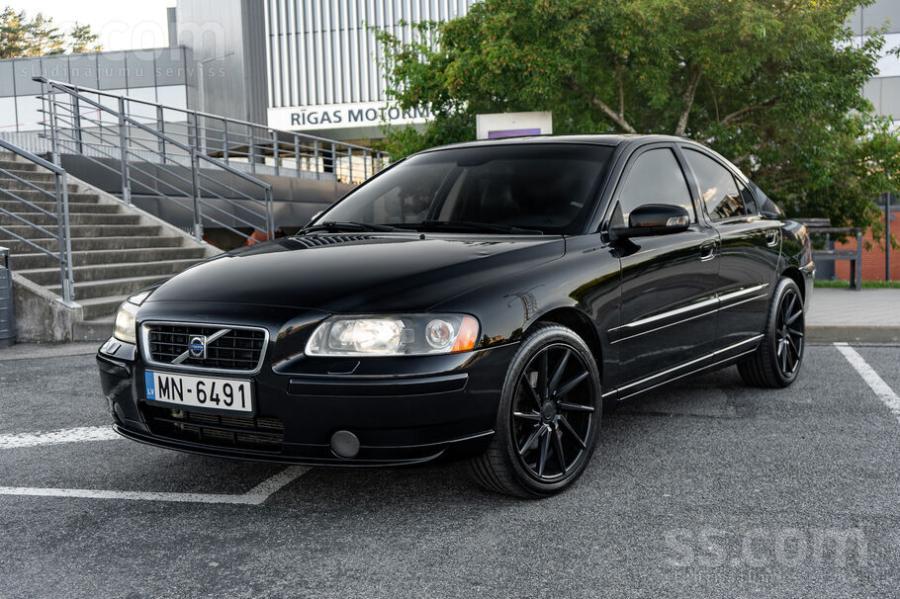 Black Volvo S60 2009 in Riga, with an engine capacity of 2.40 L and mileage of 293 thousand km for 3250 €, photo 1 on AUTOMOTO.COM.LV