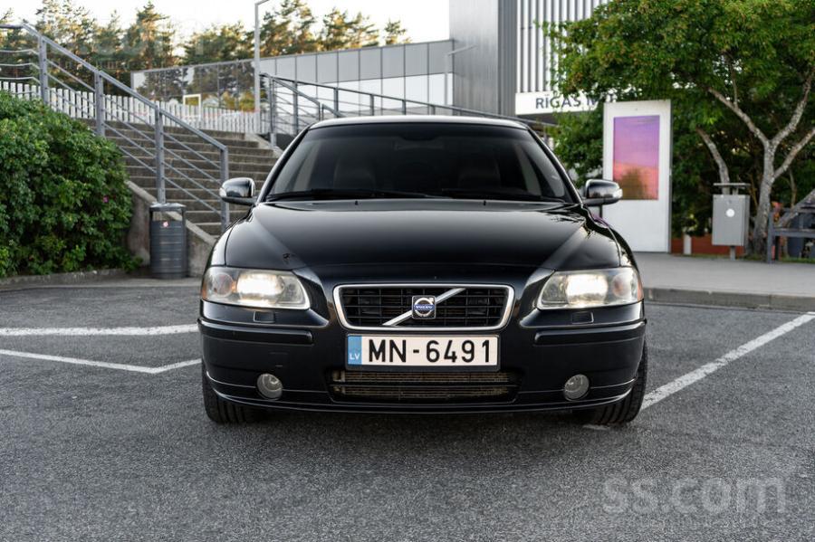 Black Volvo S60 2009 in Riga, with an engine capacity of 2.40 L and mileage of 293 thousand km for 3250 €, photo 6 on AUTOMOTO.COM.LV