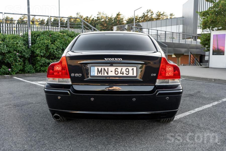 Black Volvo S60 2009 in Riga, with an engine capacity of 2.40 L and mileage of 293 thousand km for 3250 €, photo 7 on AUTOMOTO.COM.LV