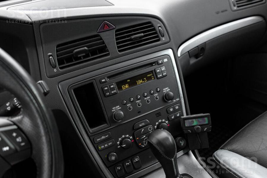 Black Volvo S60 2009 in Riga, with an engine capacity of 2.40 L and mileage of 293 thousand km for 3250 €, photo 13 on AUTOMOTO.COM.LV