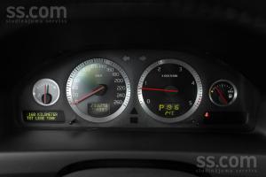 Black Volvo S60 2009 in Riga, with an engine capacity of 2.40 L and mileage of 293 thousand km for 3250 €, photo 14 on AUTOMOTO.COM.LV