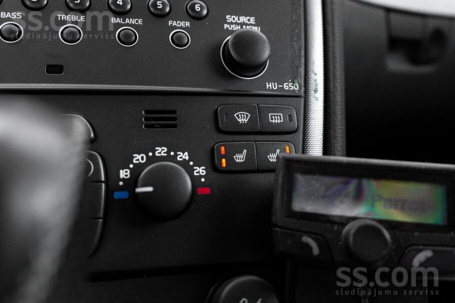 Black Volvo S60 2009 in Riga, with an engine capacity of 2.40 L and mileage of 293 thousand km for 3250 €, photo 17 on AUTOMOTO.COM.LV