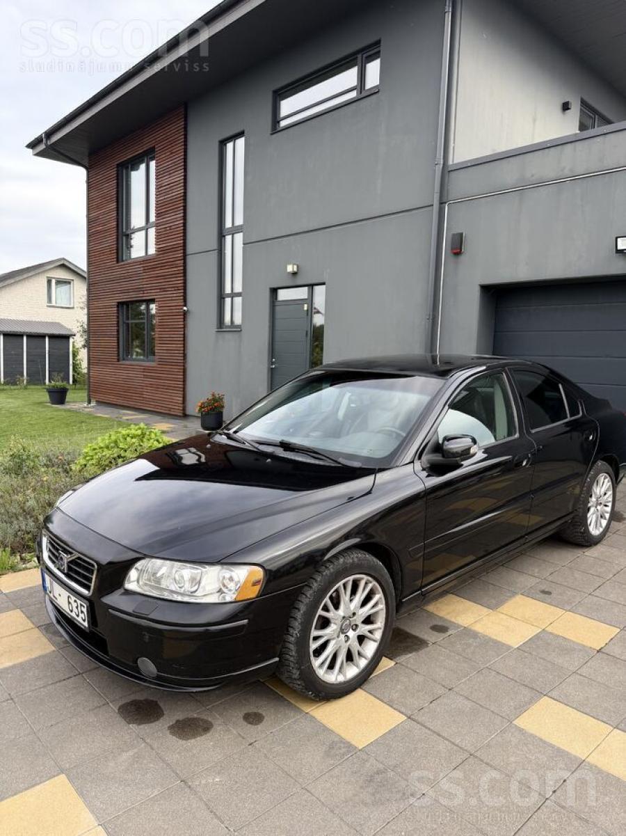 Melns Volvo S60 2009 Rīga, ar dzinēja tilpumu 2.40 L un nobraukumu 157 tūkst. km par 2900 €, foto 1 vietnē AUTOMOTO.COM.LV