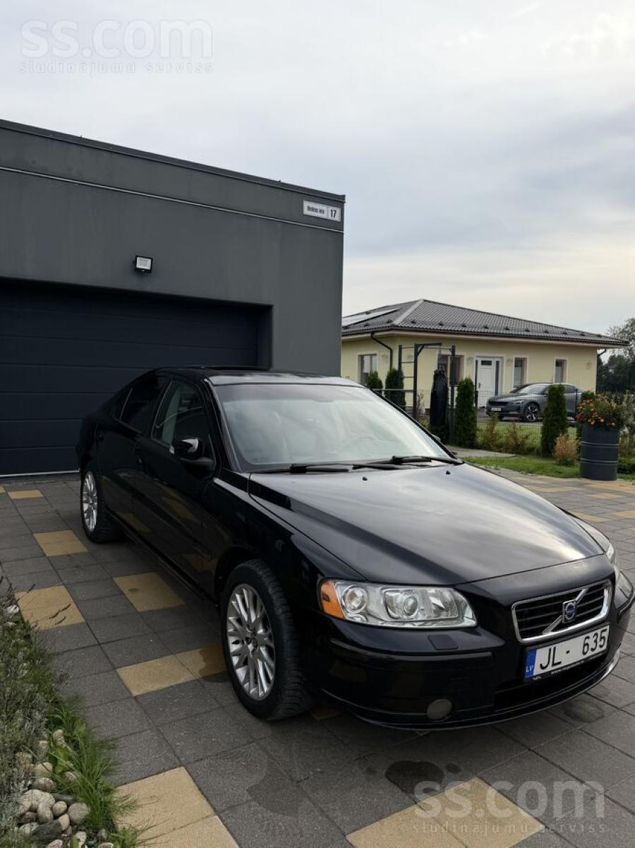 Melns Volvo S60 2009 Rīga, ar dzinēja tilpumu 2.40 L un nobraukumu 157 tūkst. km par 2900 €, foto 3 vietnē AUTOMOTO.COM.LV
