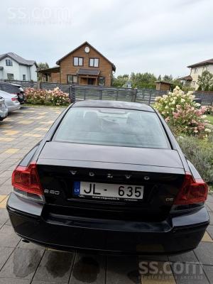 Melns Volvo S60 2009 Rīga, ar dzinēja tilpumu 2.40 L un nobraukumu 157 tūkst. km par 2900 €, foto 4 vietnē AUTOMOTO.COM.LV