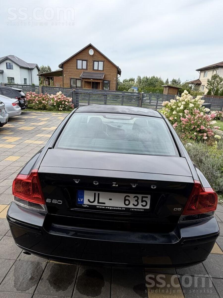 Melns Volvo S60 2009 Rīga, ar dzinēja tilpumu 2.40 L un nobraukumu 157 tūkst. km par 2900 €, foto 4 vietnē AUTOMOTO.COM.LV