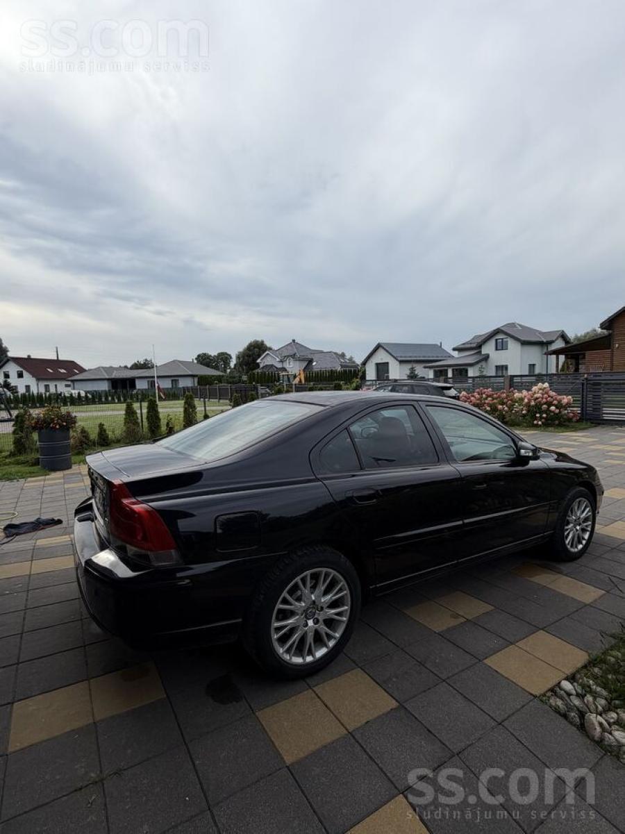 Melns Volvo S60 2009 Rīga, ar dzinēja tilpumu 2.40 L un nobraukumu 157 tūkst. km par 2900 €, foto 6 vietnē AUTOMOTO.COM.LV