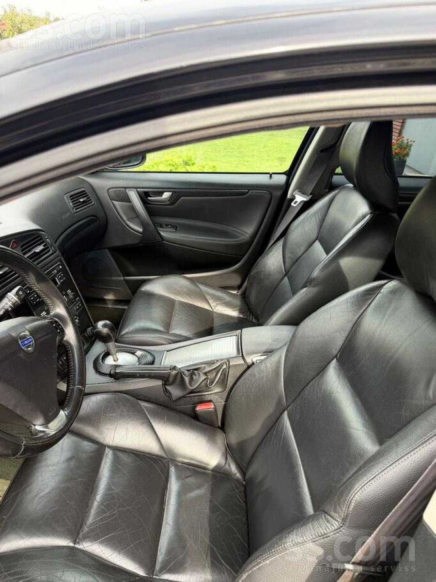Melns Volvo S60 2009 Rīga, ar dzinēja tilpumu 2.40 L un nobraukumu 157 tūkst. km par 2900 €, foto 7 vietnē AUTOMOTO.COM.LV