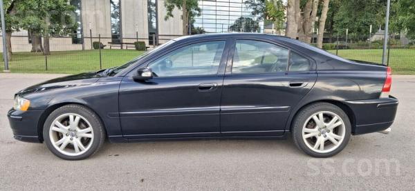 Melns Volvo S60 2009 Tukums, ar dzinēja tilpumu 2.40 L un nobraukumu 288 tūkst. km par 3450 €, foto 6 vietnē AUTOMOTO.COM.LV