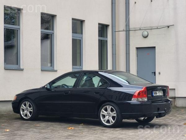 Melns Volvo S60 2009 Jelgava, ar dzinēja tilpumu 2.40 L un nobraukumu 288 tūkst. km par 3590 €, foto 8 vietnē AUTOMOTO.COM.LV