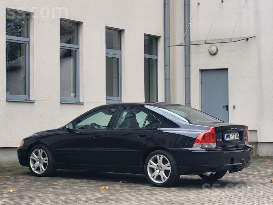 Melns Volvo S60 2009 Jelgava, ar dzinēja tilpumu 2.40 L un nobraukumu 288 tūkst. km par 3590 €, foto 8 vietnē AUTOMOTO.COM.LV