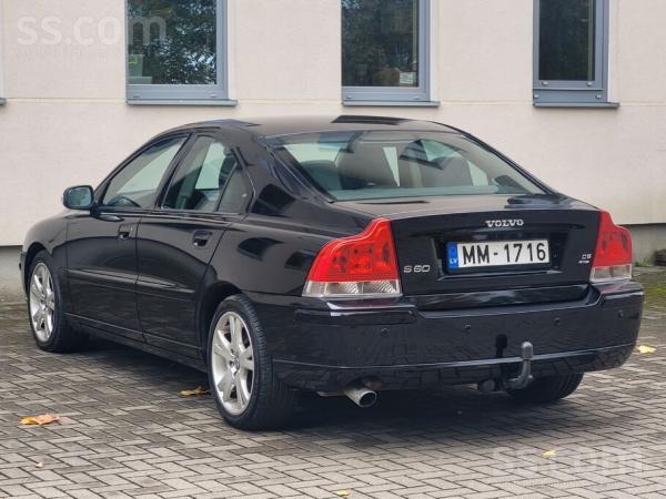 Melns Volvo S60 2009 Jelgava, ar dzinēja tilpumu 2.40 L un nobraukumu 288 tūkst. km par 3590 €, foto 9 vietnē AUTOMOTO.COM.LV