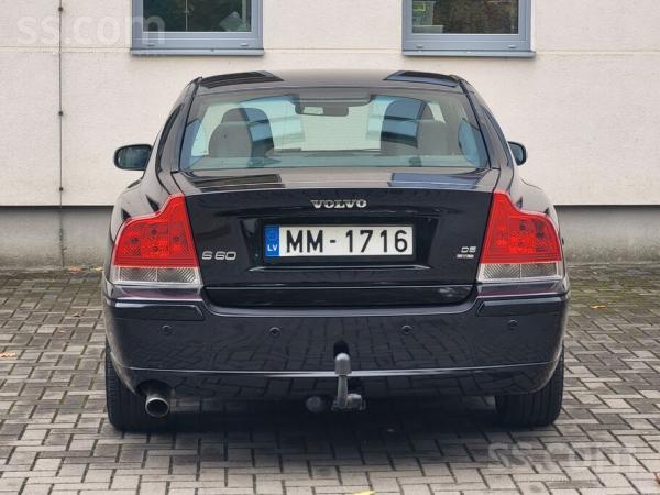 Melns Volvo S60 2009 Jelgava, ar dzinēja tilpumu 2.40 L un nobraukumu 288 tūkst. km par 3590 €, foto 11 vietnē AUTOMOTO.COM.LV