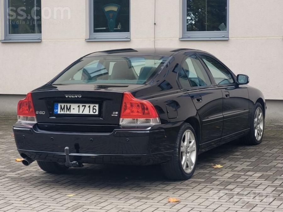 Melns Volvo S60 2009 Jelgava, ar dzinēja tilpumu 2.40 L un nobraukumu 288 tūkst. km par 3590 €, foto 12 vietnē AUTOMOTO.COM.LV