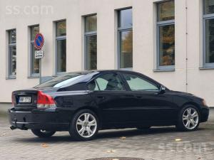 Melns Volvo S60 2009 Jelgava, ar dzinēja tilpumu 2.40 L un nobraukumu 288 tūkst. km par 3590 €, foto 13 vietnē AUTOMOTO.COM.LV
