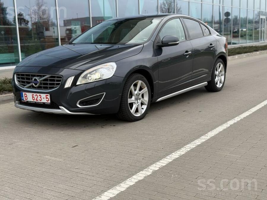 Melns Volvo S60 2010 Rēzekne, ar dzinēja tilpumu 2.40 L un nobraukumu 0 tūkst. km par 7390 €, foto 2 vietnē AUTOMOTO.COM.LV