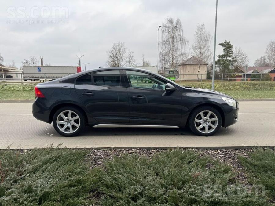 Melns Volvo S60 2010 Rēzekne, ar dzinēja tilpumu 2.40 L un nobraukumu 0 tūkst. km par 7390 €, foto 3 vietnē AUTOMOTO.COM.LV