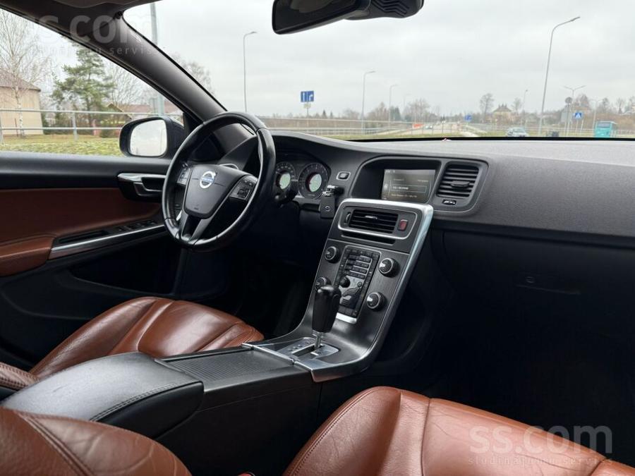 Melns Volvo S60 2010 Rēzekne, ar dzinēja tilpumu 2.40 L un nobraukumu 0 tūkst. km par 7390 €, foto 6 vietnē AUTOMOTO.COM.LV