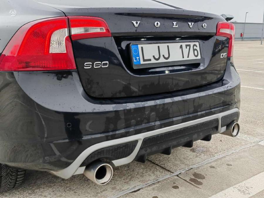 Black Volvo S60 2010 in Vilnius, with an engine capacity of 2.40 L and mileage of 331 thousand km for 5000 €, photo 1 on AUTOMOTO.COM.LV