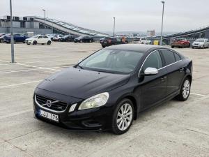 Black Volvo S60 2010 in Vilnius, with an engine capacity of 2.40 L and mileage of 331 thousand km for 5000 €, photo 8 on AUTOMOTO.COM.LV