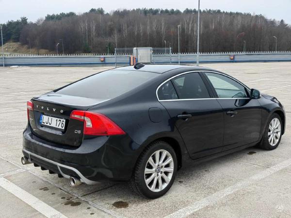 Black Volvo S60 2010 in Vilnius, with an engine capacity of 2.40 L and mileage of 331 thousand km for 5000 €, photo 9 on AUTOMOTO.COM.LV