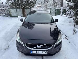 Black Volvo S60 2010 in Vilnius, with an engine capacity of 2.40 L and mileage of 332 thousand km for 6600 €, photo  on AUTOMOTO.COM.LV