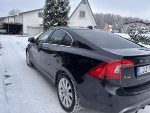 Black Volvo S60 2010 in Vilnius, with an engine capacity of 2.40 L and mileage of 332 thousand km for 6600 €, photo 7 on AUTOMOTO.COM.LV