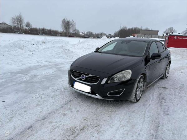 Melns Volvo S60 2010 Šauļi, ar dzinēja tilpumu 1.98 L un nobraukumu 372 tūkst. km par 5600 €, foto 1 vietnē AUTOMOTO.COM.LV