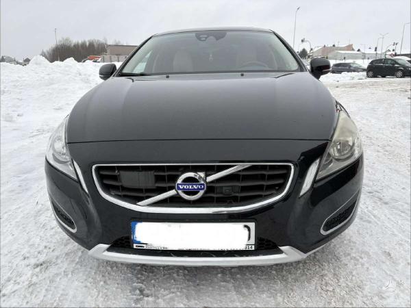 Melns Volvo S60 2010 Šauļi, ar dzinēja tilpumu 1.98 L un nobraukumu 372 tūkst. km par 5600 €, foto 2 vietnē AUTOMOTO.COM.LV