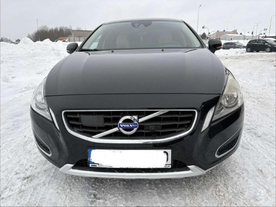 Black Volvo S60 2010 in Siauliai, with an engine capacity of 1.98 L and mileage of 372 thousand km for 5600 €, photo 2 on AUTOMOTO.COM.LV