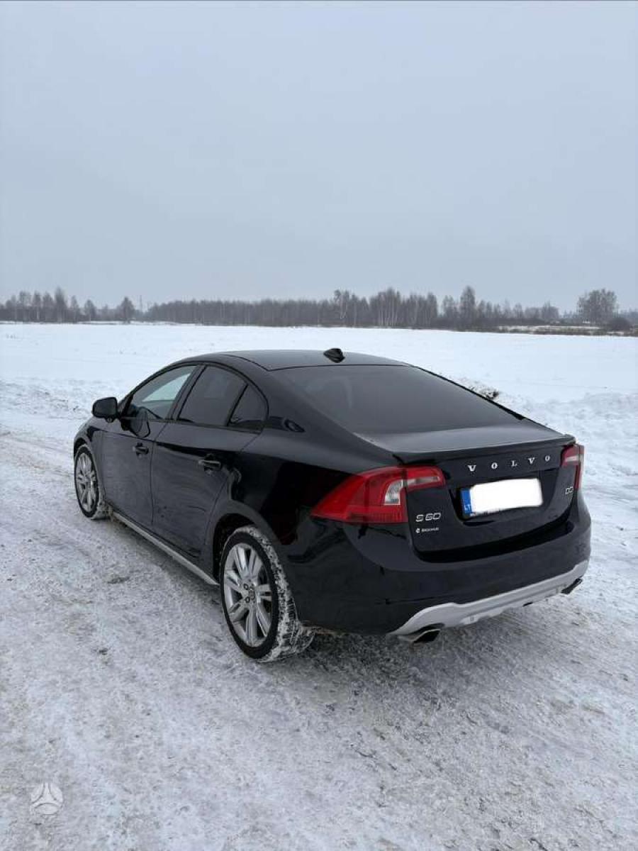 Black Volvo S60 2010 in Siauliai, with an engine capacity of 1.98 L and mileage of 372 thousand km for 5600 €, photo 3 on AUTOMOTO.COM.LV