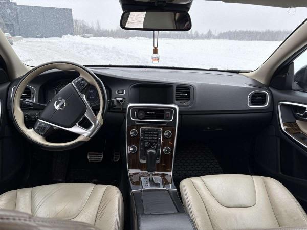 Melns Volvo S60 2010 Šauļi, ar dzinēja tilpumu 1.98 L un nobraukumu 372 tūkst. km par 5600 €, foto 9 vietnē AUTOMOTO.COM.LV