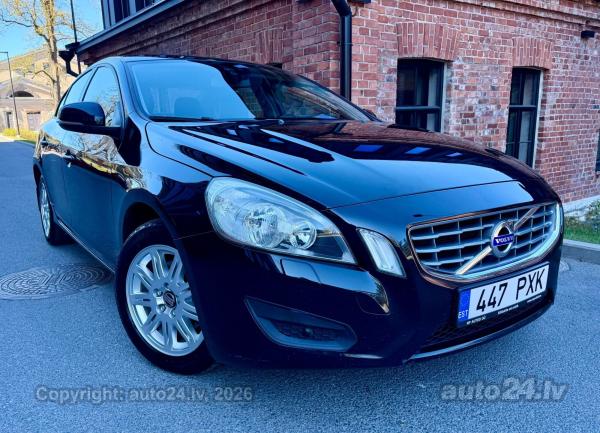 Melns Volvo S60 2010 Tallina, ar dzinēja tilpumu 2.00 L un nobraukumu 300 tūkst. km par 5499 €, foto 2 vietnē AUTOMOTO.COM.LV