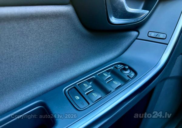Melns Volvo S60 2010 Tallina, ar dzinēja tilpumu 2.00 L un nobraukumu 300 tūkst. km par 5499 €, foto 8 vietnē AUTOMOTO.COM.LV