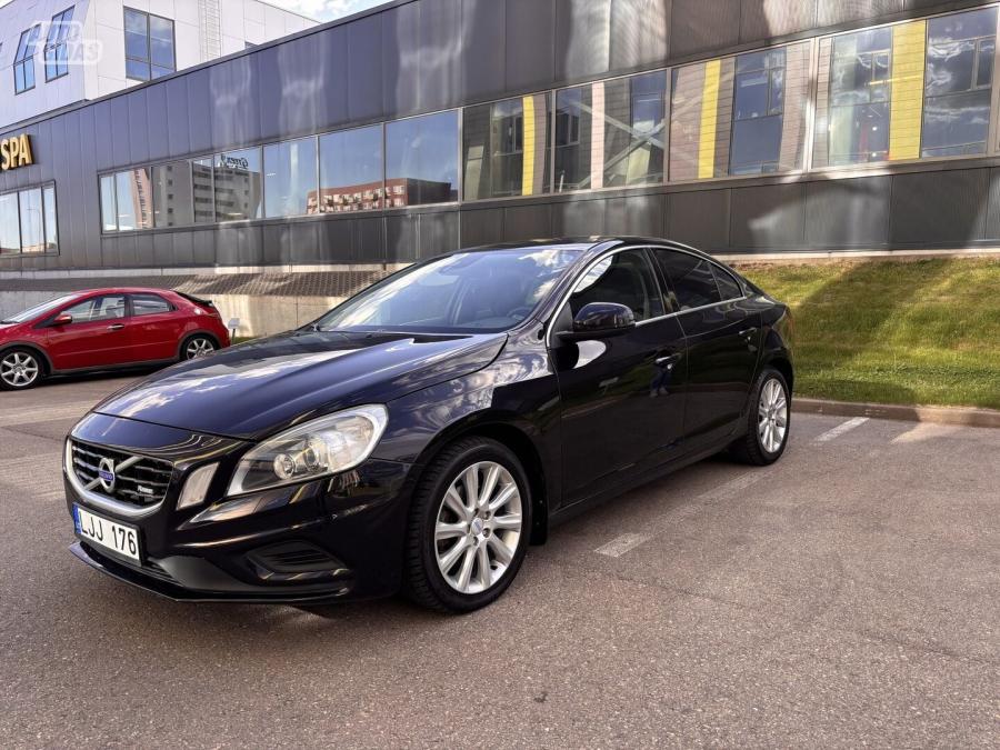 Black Volvo S60 2010 in Vilnius, with an engine capacity of 2.40 L and mileage of 338 thousand km for 6800 €, photo 3 on AUTOMOTO.COM.LV