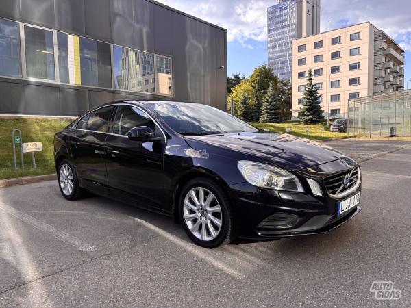 Black Volvo S60 2010 in Vilnius, with an engine capacity of 2.40 L and mileage of 338 thousand km for 6800 €, photo 3 on AUTOMOTO.COM.LV