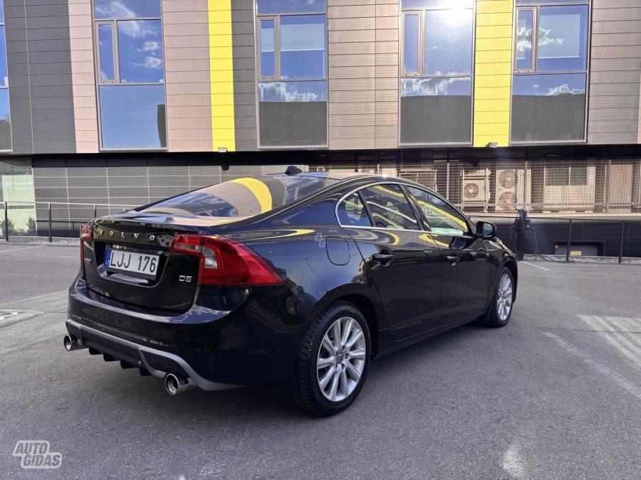 Black Volvo S60 2010 in Vilnius, with an engine capacity of 2.40 L and mileage of 338 thousand km for 6800 €, photo 6 on AUTOMOTO.COM.LV