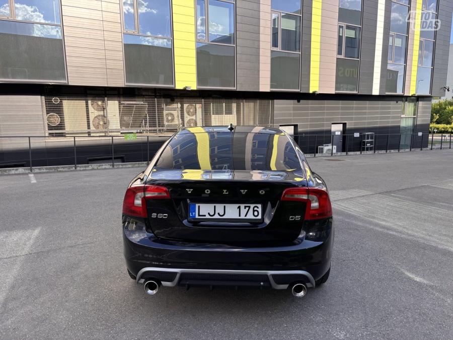 Black Volvo S60 2010 in Vilnius, with an engine capacity of 2.40 L and mileage of 338 thousand km for 6800 €, photo 7 on AUTOMOTO.COM.LV