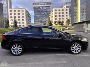 Black Volvo S60 2010 in Vilnius, with an engine capacity of 2.40 L and mileage of 338 thousand km for 6800 €, photo 8 on AUTOMOTO.COM.LV