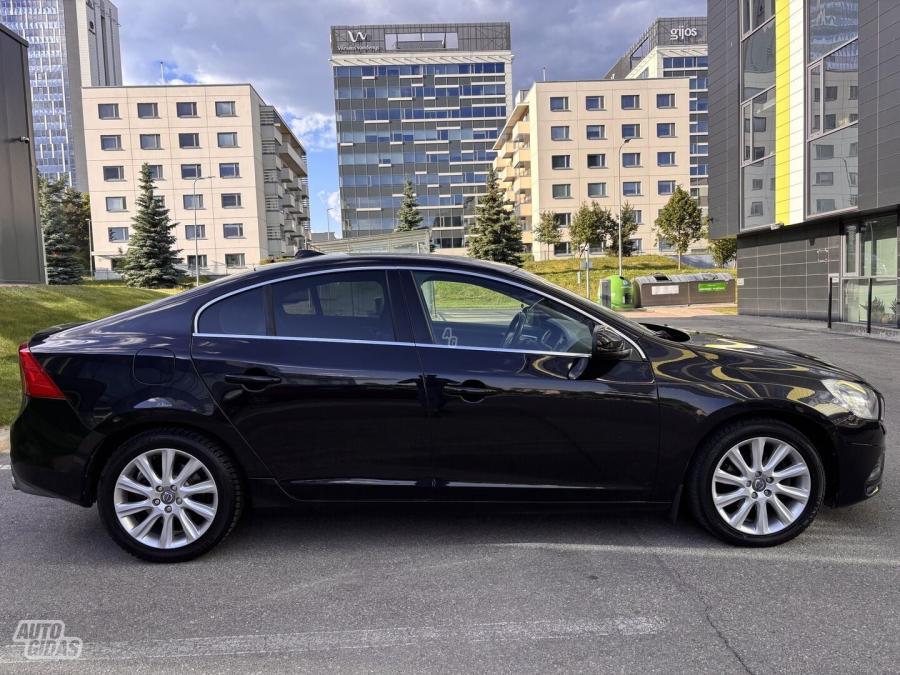 Black Volvo S60 2010 in Vilnius, with an engine capacity of 2.40 L and mileage of 338 thousand km for 6800 €, photo 8 on AUTOMOTO.COM.LV