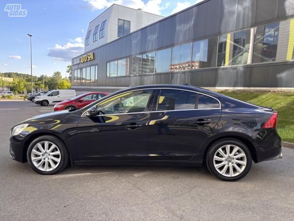 Black Volvo S60 2010 in Vilnius, with an engine capacity of 2.40 L and mileage of 338 thousand km for 6800 €, photo 8 on AUTOMOTO.COM.LV