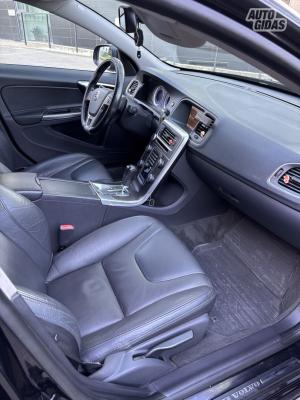 Black Volvo S60 2010 in Vilnius, with an engine capacity of 2.40 L and mileage of 338 thousand km for 6800 €, photo 12 on AUTOMOTO.COM.LV