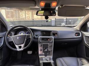Black Volvo S60 2010 in Vilnius, with an engine capacity of 2.40 L and mileage of 338 thousand km for 6800 €, photo 14 on AUTOMOTO.COM.LV