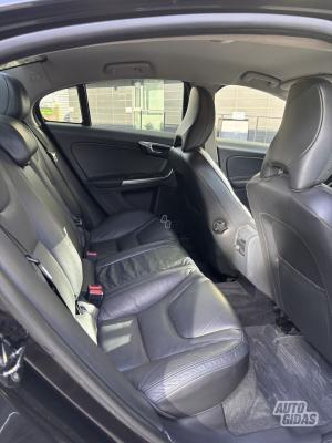 Black Volvo S60 2010 in Vilnius, with an engine capacity of 2.40 L and mileage of 338 thousand km for 6800 €, photo 15 on AUTOMOTO.COM.LV