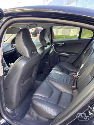 Black Volvo S60 2010 in Vilnius, with an engine capacity of 2.40 L and mileage of 338 thousand km for 6800 €, photo 16 on AUTOMOTO.COM.LV