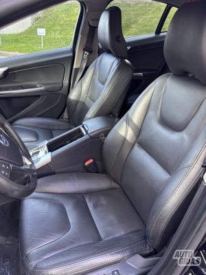 Black Volvo S60 2010 in Vilnius, with an engine capacity of 2.40 L and mileage of 338 thousand km for 6800 €, photo 17 on AUTOMOTO.COM.LV